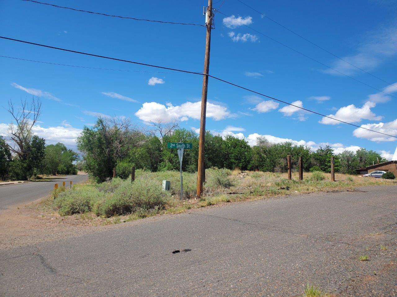 Major fixer upper at E 2nd St S, Saint Johns, AZ 85936 is a 1,278 sq ft single family home